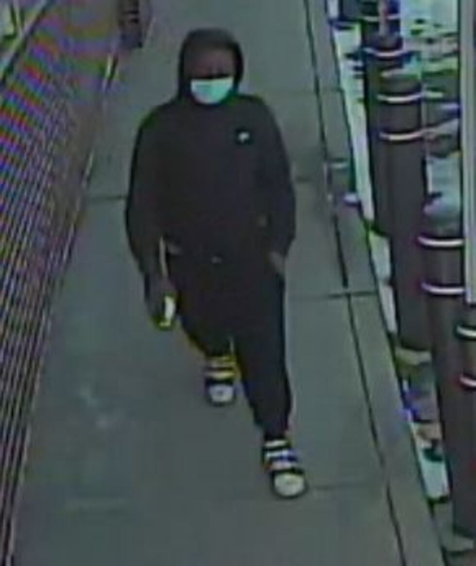 Toledo Police ask for help finding theft suspect Toledo Police ask for help finding theft suspect